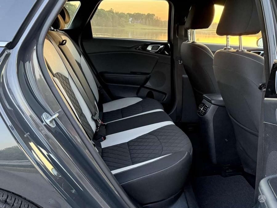 Grey Kia Ceed 2019 in Raseiniai, with an engine capacity of 1.60 L and mileage of 279 thousand km for 9999 €, photo 24 on AUTOMOTO.COM.LV