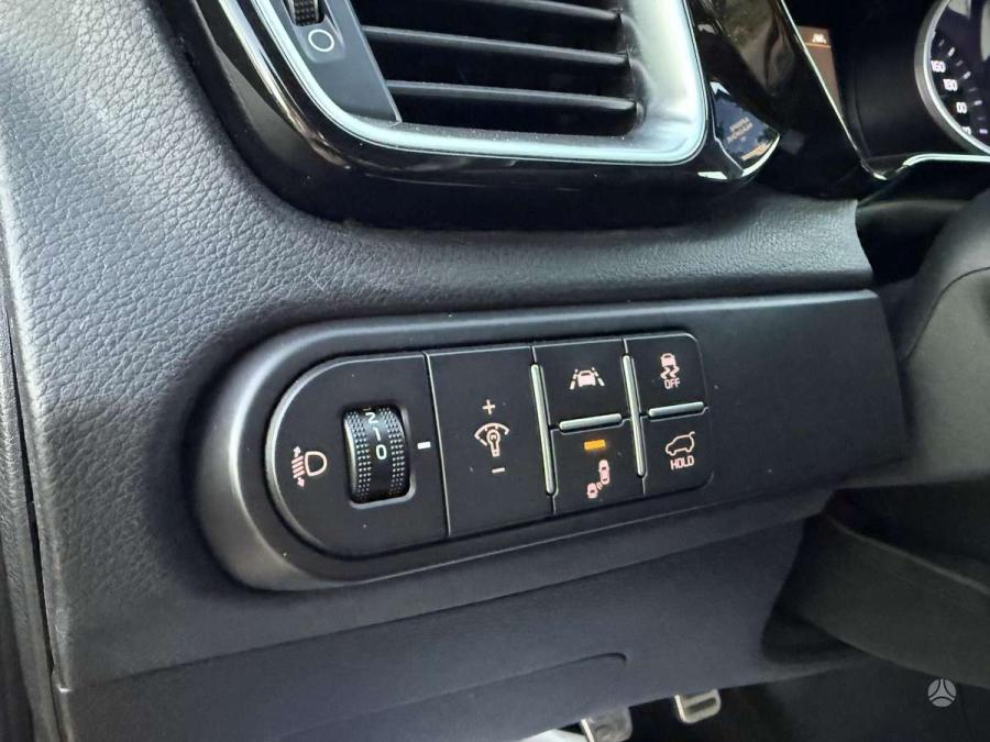 Grey Kia Ceed 2019 in Raseiniai, with an engine capacity of 1.60 L and mileage of 279 thousand km for 9999 €, photo 28 on AUTOMOTO.COM.LV