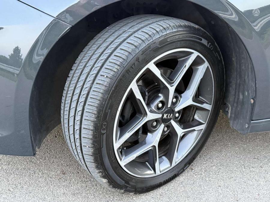 Grey Kia Ceed 2019 in Raseiniai, with an engine capacity of 1.60 L and mileage of 279 thousand km for 9999 €, photo 30 on AUTOMOTO.COM.LV