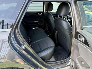 Pelēks Kia Ceed 2019 Panevēža, ar dzinēja tilpumu 1.35 L un nobraukumu 150 tūkst. km par 12700 €, foto 22 vietnē AUTOMOTO.COM.LV