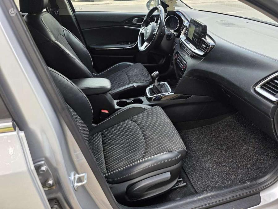 Grey Kia Ceed 2019 in Taurage, with an engine capacity of 1.60 L and mileage of 256 thousand km for 5900 €, photo 6 on AUTOMOTO.COM.LV
