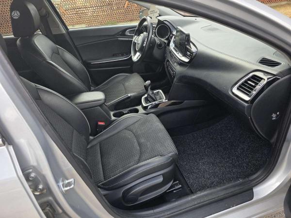 Kia Ceed 2019 in Taurage on AUTOMOTO.COM.LV Grey Kia Ceed 2019 in Taurage, with an engine capacity of 1.60 L and mileage of 252 thousand km for 5200 €, photo 6 on AUTOMOTO.COM.LV