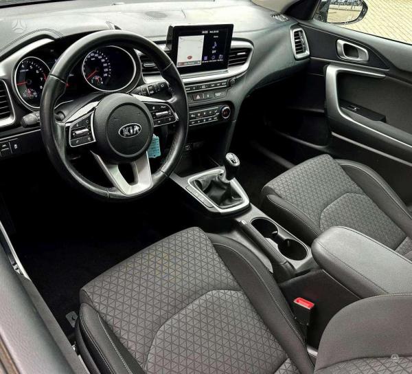 Kia Ceed 2019 in Kaunas on AUTOMOTO.COM.LV Grey Kia Ceed 2019 in Kaunas, with an engine capacity of 1.00 L and mileage of 184 thousand km for 7500 €, photo 6 on AUTOMOTO.COM.LV