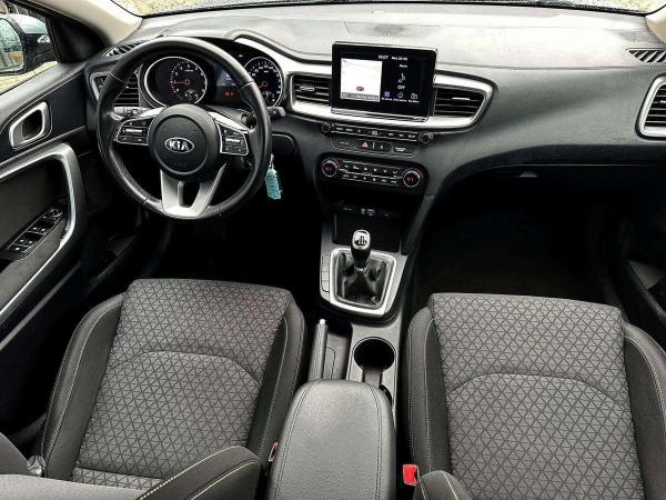 Kia Ceed 2019 in Kaunas on AUTOMOTO.COM.LV Grey Kia Ceed 2019 in Kaunas, with an engine capacity of 1.00 L and mileage of 184 thousand km for 7500 €, photo 7 on AUTOMOTO.COM.LV