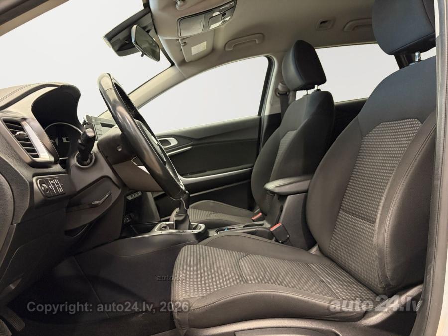 Grey Kia Ceed 2020 in Tallinn, with an engine capacity of 1.60 L and mileage of 124 thousand km for 10900 €, photo 6 on AUTOMOTO.COM.LV