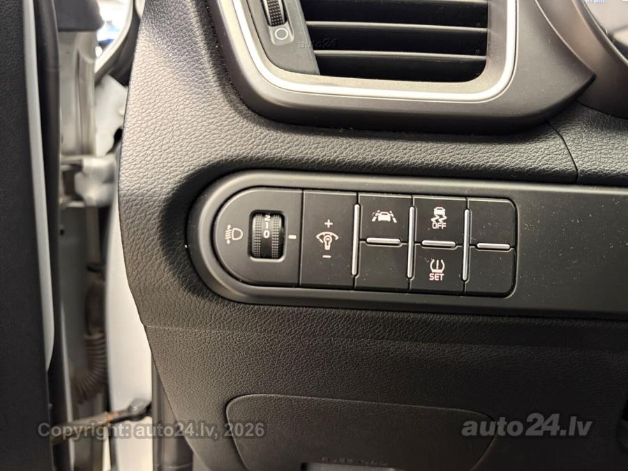 Grey Kia Ceed 2020 in Tallinn, with an engine capacity of 1.60 L and mileage of 124 thousand km for 10900 €, photo 9 on AUTOMOTO.COM.LV