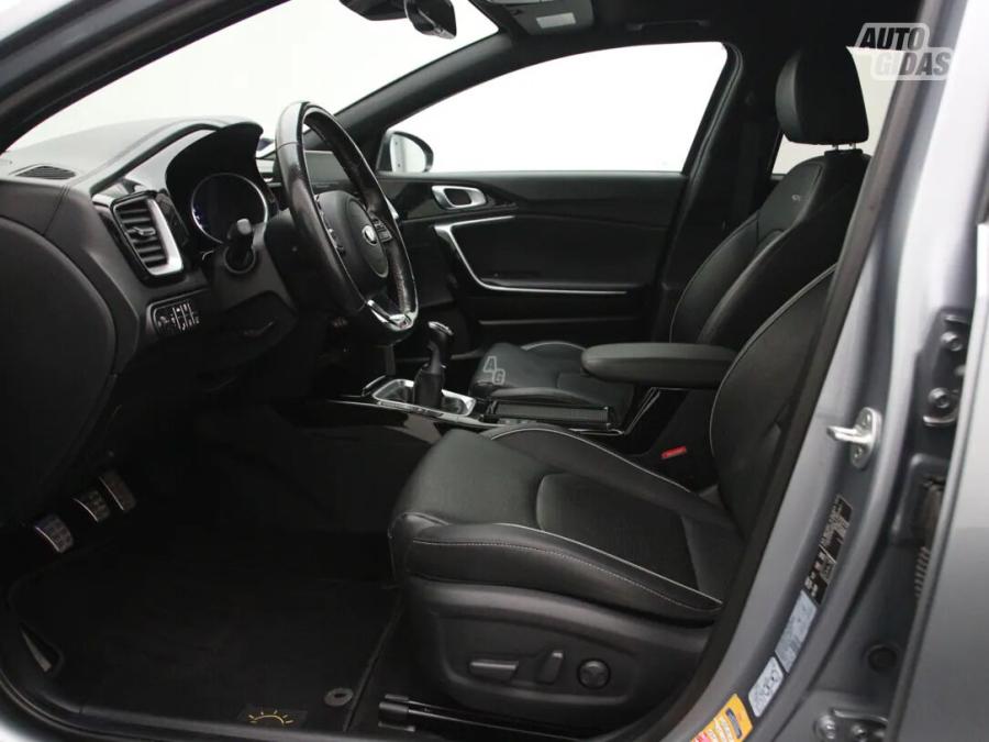 Grey Kia Ceed 2020 in Vilnius, with an engine capacity of 1.60 L and mileage of 165 thousand km for 12699 €, photo 5 on AUTOMOTO.COM.LV