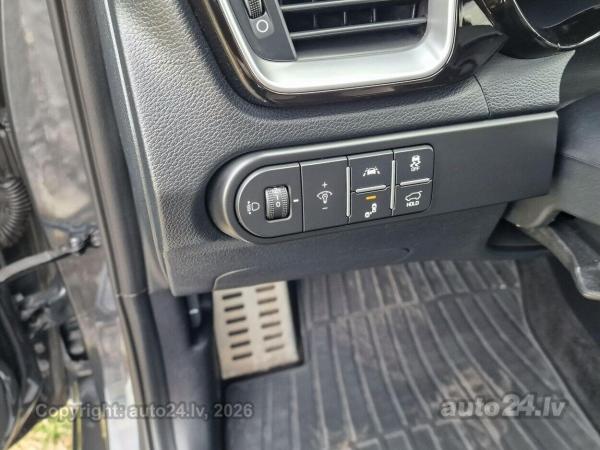 Grey Kia Ceed 2021 in Tallinn, with an engine capacity of 1.50 L and mileage of 115 thousand km for 17200 €, photo 11 on AUTOMOTO.COM.LV