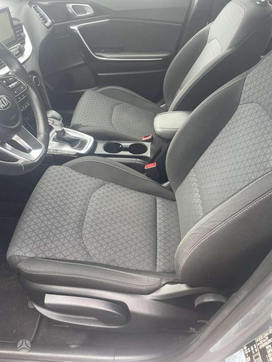 Grey Kia Ceed 2021 in Vilnius, with an engine capacity of 1.60 L and mileage of 140 thousand km for 10650 €, photo 9 on AUTOMOTO.COM.LV