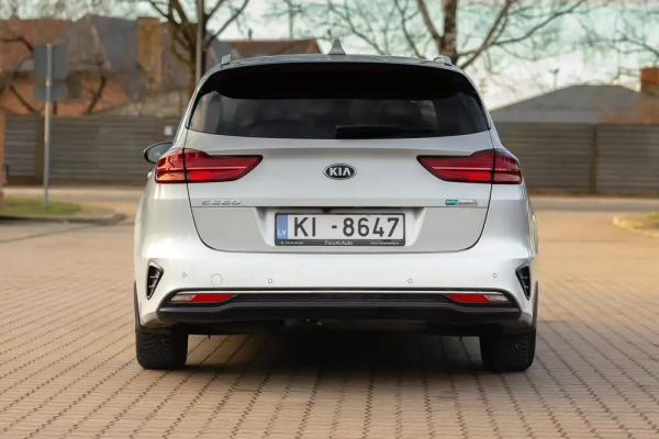 Grey Kia Ceed 2021 in Jelgava, with an engine capacity of 1.60 L and mileage of 70 thousand km for 15300 €, photo 4 on AUTOMOTO.COM.LV