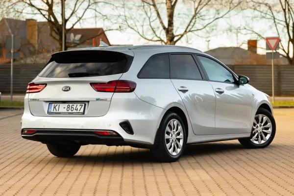 Grey Kia Ceed 2021 in Jelgava, with an engine capacity of 1.60 L and mileage of 70 thousand km for 15300 €, photo 5 on AUTOMOTO.COM.LV