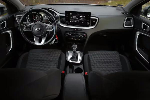Grey Kia Ceed 2021 in Jelgava, with an engine capacity of 1.60 L and mileage of 70 thousand km for 15300 €, photo 7 on AUTOMOTO.COM.LV