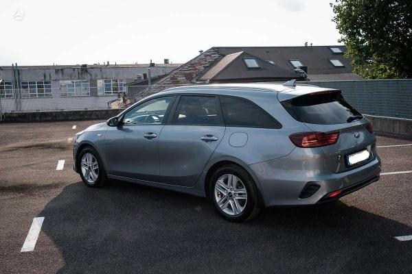 Grey Kia Ceed 2021 in Vilnius, with an engine capacity of 1.48 L and mileage of 46 thousand km for 14999 €, photo 2 on AUTOMOTO.COM.LV