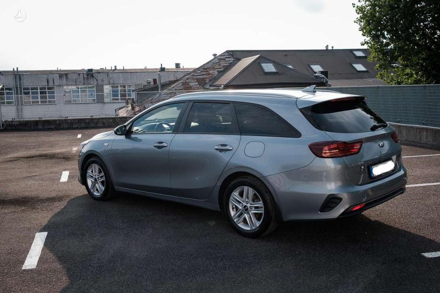 Grey Kia Ceed 2021 in Vilnius, with an engine capacity of 1.48 L and mileage of 46 thousand km for 14999 €, photo 3 on AUTOMOTO.COM.LV