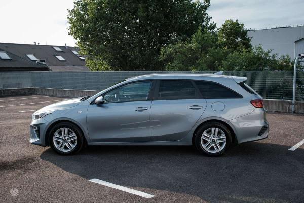 Grey Kia Ceed 2021 in Vilnius, with an engine capacity of 1.48 L and mileage of 46 thousand km for 14999 €, photo 3 on AUTOMOTO.COM.LV