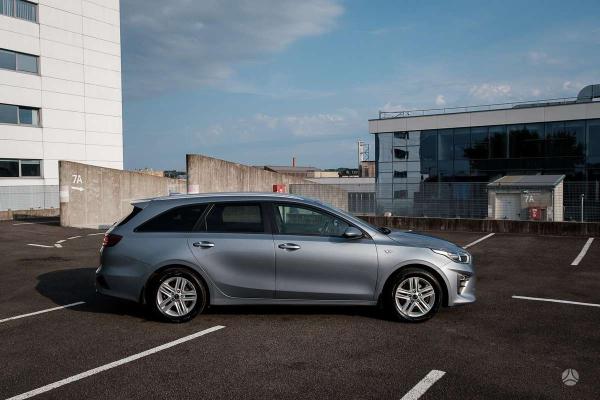 Grey Kia Ceed 2021 in Vilnius, with an engine capacity of 1.48 L and mileage of 46 thousand km for 14999 €, photo 4 on AUTOMOTO.COM.LV