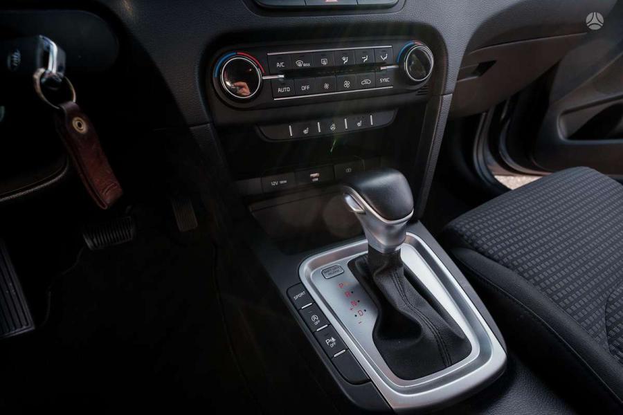 Grey Kia Ceed 2021 in Vilnius, with an engine capacity of 1.48 L and mileage of 46 thousand km for 14999 €, photo 18 on AUTOMOTO.COM.LV