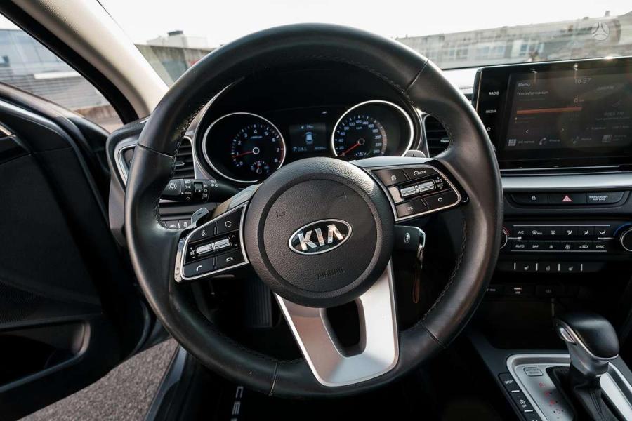 Grey Kia Ceed 2021 in Vilnius, with an engine capacity of 1.48 L and mileage of 46 thousand km for 14999 €, photo 19 on AUTOMOTO.COM.LV
