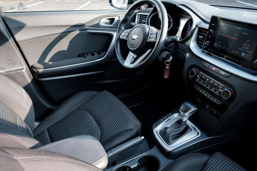 Grey Kia Ceed 2021 in Vilnius, with an engine capacity of 1.48 L and mileage of 46 thousand km for 14999 €, photo 22 on AUTOMOTO.COM.LV