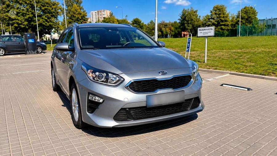 Grey Kia Ceed 2021 in Vilnius, with an engine capacity of 1.48 L and mileage of 140 thousand km for 12900 €, photo 1 on AUTOMOTO.COM.LV