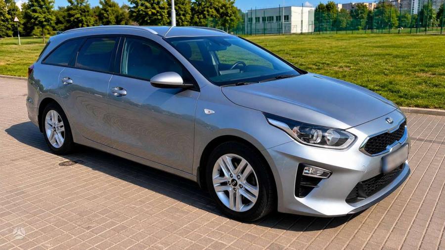 Grey Kia Ceed 2021 in Vilnius, with an engine capacity of 1.48 L and mileage of 140 thousand km for 12900 €, photo 3 on AUTOMOTO.COM.LV