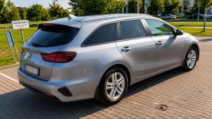 Grey Kia Ceed 2021 in Vilnius, with an engine capacity of 1.48 L and mileage of 140 thousand km for 12900 €, photo 4 on AUTOMOTO.COM.LV