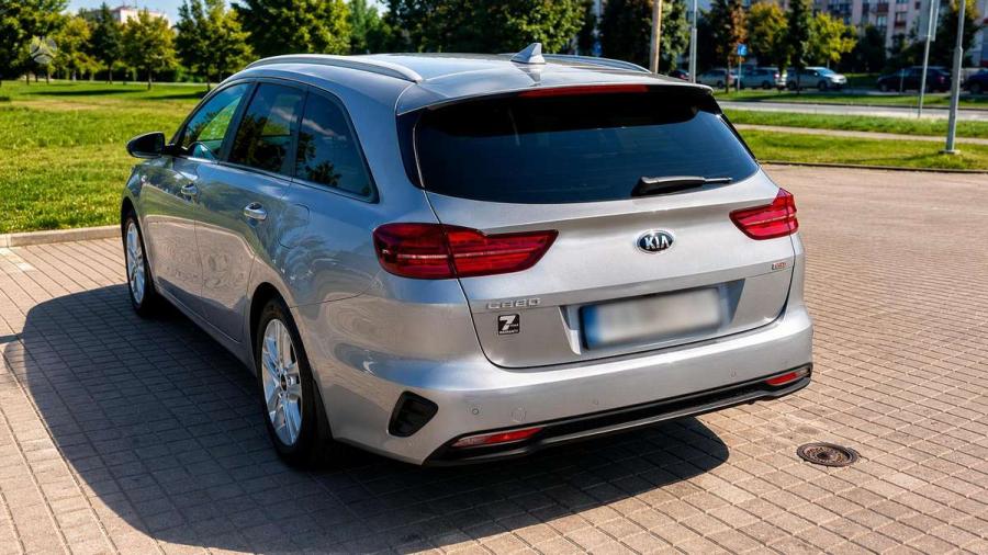 Grey Kia Ceed 2021 in Vilnius, with an engine capacity of 1.48 L and mileage of 140 thousand km for 12900 €, photo 5 on AUTOMOTO.COM.LV