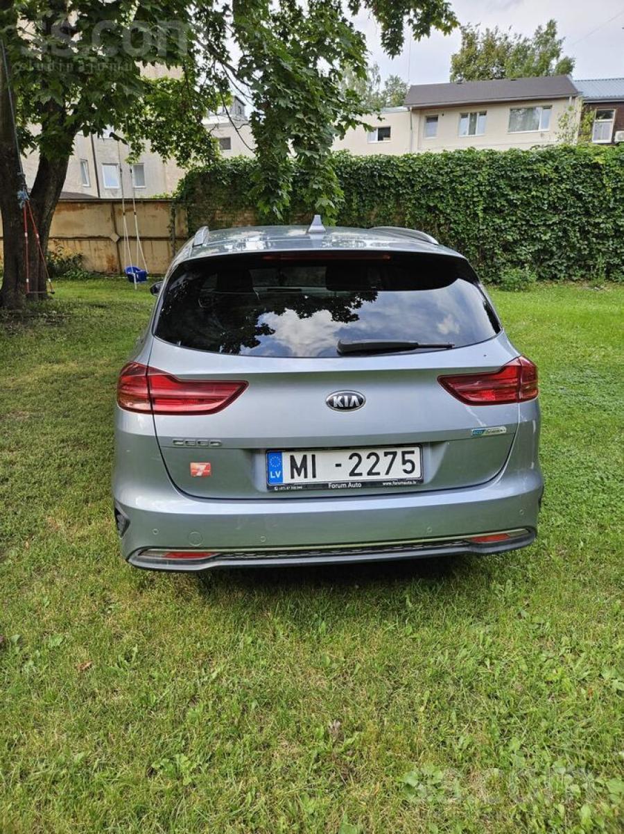 Grey Kia Ceed 2021 in Riga, with an engine capacity of 1.60 L and mileage of 63 thousand km for 14000 €, photo 4 on AUTOMOTO.COM.LV