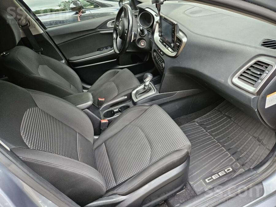 Grey Kia Ceed 2021 in Riga, with an engine capacity of 1.60 L and mileage of 63 thousand km for 12500 €, photo 12 on AUTOMOTO.COM.LV