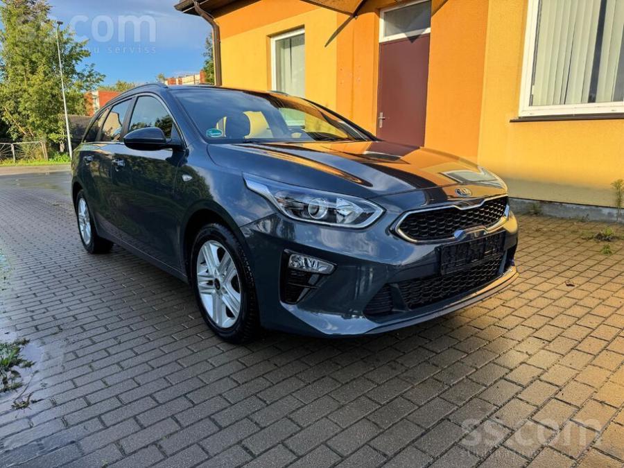 Grey Kia Ceed 2021 in Balvi, with an engine capacity of 1.60 L and mileage of 138 thousand km for 10900 €, photo 5 on AUTOMOTO.COM.LV
