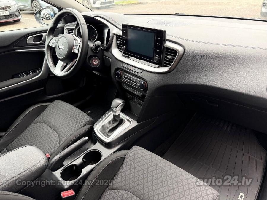 Grey Kia Ceed 2021 in Tallinn, with an engine capacity of 1.50 L and mileage of 119 thousand km for 12900 €, photo 5 on AUTOMOTO.COM.LV