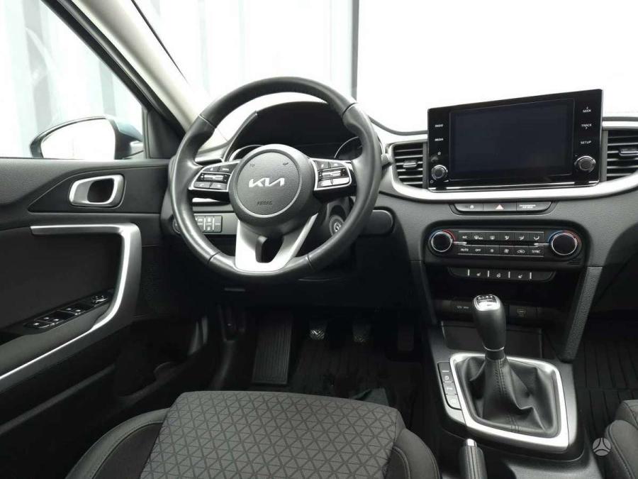 Grey Kia Ceed 2022 in Vilnius, with an engine capacity of 1.48 L and mileage of 26 thousand km for 14900 €, photo 7 on AUTOMOTO.COM.LV