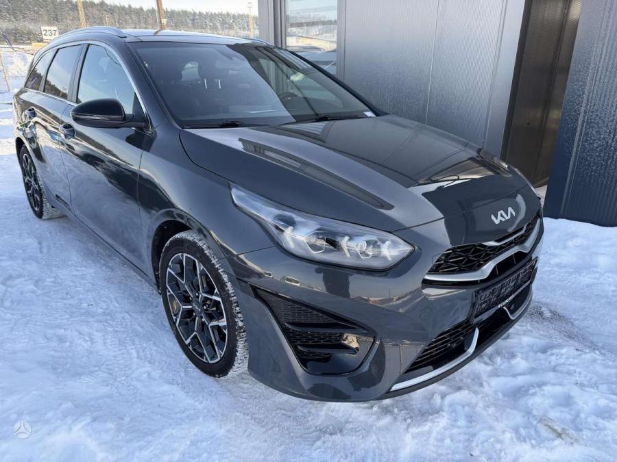 Grey Kia Ceed 2022 in Vilnius, with an engine capacity of 1.00 L and mileage of 181 thousand km for 12000 €, photo 3 on AUTOMOTO.COM.LV