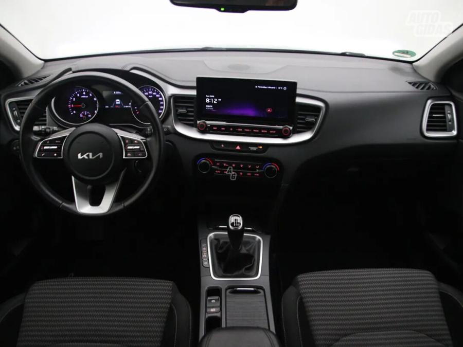 Grey Kia Ceed 2022 in Vilnius, with an engine capacity of 1.50 L and mileage of 218 thousand km for 10999 €, photo 3 on AUTOMOTO.COM.LV