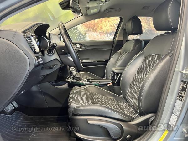 Grey Kia Ceed 2022 in Tallinn, with an engine capacity of 1.60 L and mileage of 93 thousand km for 16500 €, photo 8 on AUTOMOTO.COM.LV