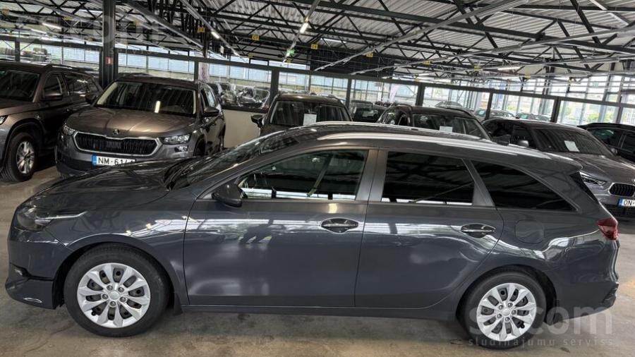 Grey Kia Ceed 2022 in Riga, with an engine capacity of 1.00 L and mileage of 126 thousand km for 10900 €, photo 3 on AUTOMOTO.COM.LV
