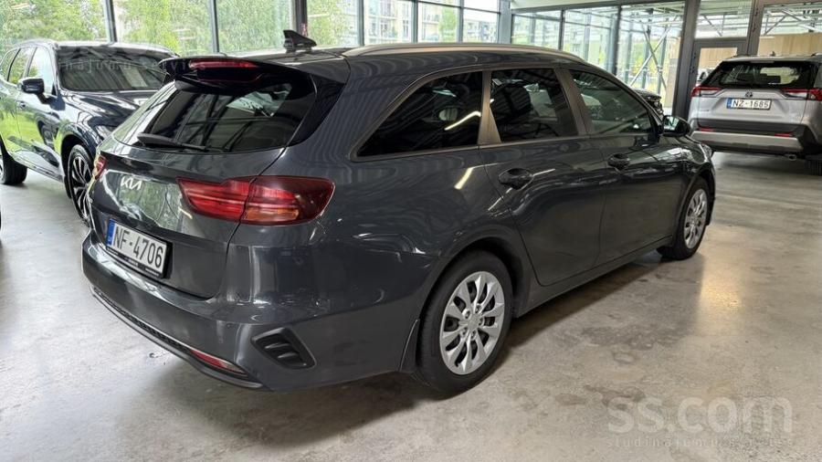 Grey Kia Ceed 2022 in Riga, with an engine capacity of 1.00 L and mileage of 126 thousand km for 10900 €, photo 5 on AUTOMOTO.COM.LV
