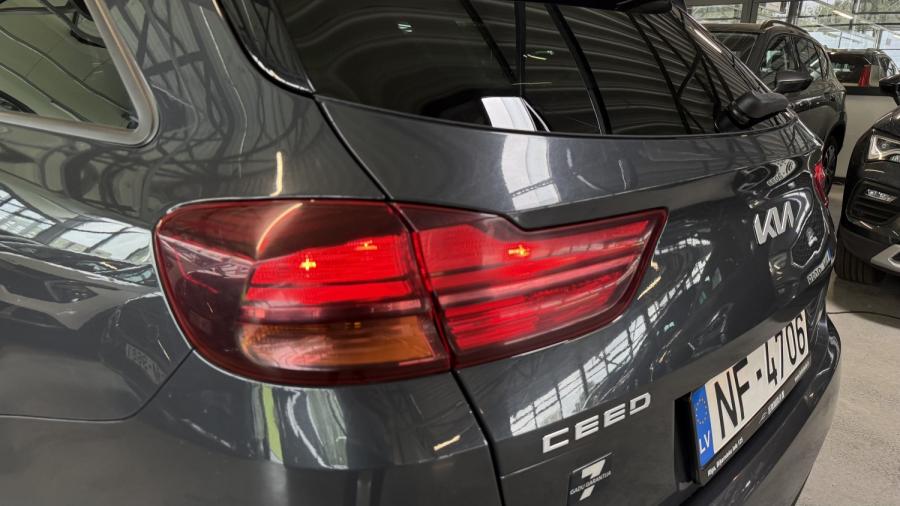 Grey Kia Ceed 2022 in Riga, with an engine capacity of 1.00 L and mileage of 126 thousand km for 1090000 €, photo 9 on AUTOMOTO.COM.LV