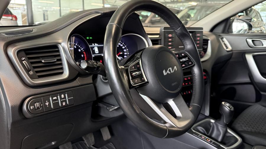 Grey Kia Ceed 2022 in Riga, with an engine capacity of 1.00 L and mileage of 126 thousand km for 1090000 €, photo 17 on AUTOMOTO.COM.LV