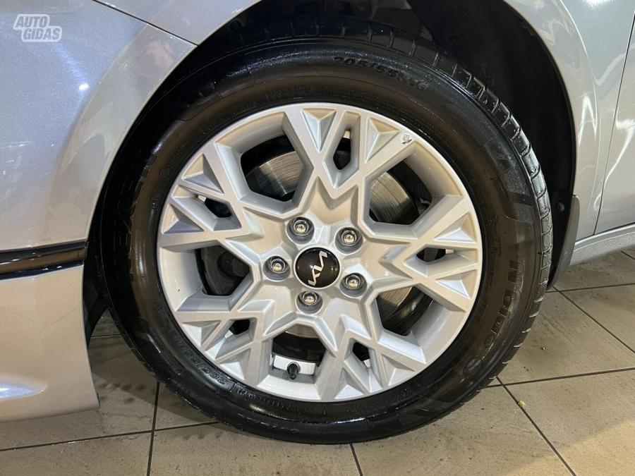 Pelēks Kia Ceed 2023 Avižieniai, ar dzinēja tilpumu 1.50 L un nobraukumu 115 tūkst. km par 16950 €, foto 24 vietnē AUTOMOTO.COM.LV