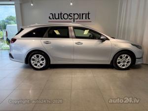 Pelēks Kia Ceed 2023 Tallina, ar dzinēja tilpumu 1.50 L un nobraukumu 45 tūkst. km par 19990 €, foto 5 vietnē AUTOMOTO.COM.LV