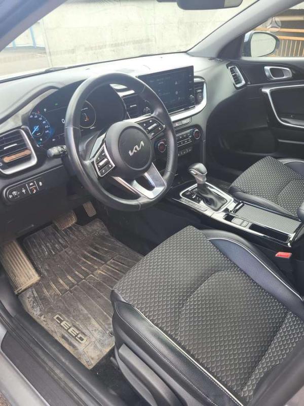Grey Kia Ceed 2023 in Vilnius, with an engine capacity of 1.50 L and mileage of 46 thousand km for 22400 €, photo 10 on AUTOMOTO.COM.LV