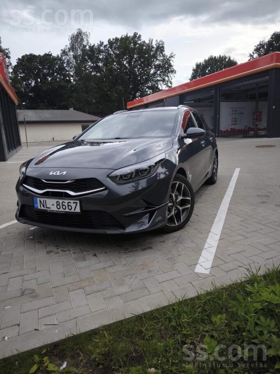 Grey Kia Ceed 2023 in Riga, with an engine capacity of 1.50 L and mileage of 66 thousand km for 15500 €, photo 3 on AUTOMOTO.COM.LV