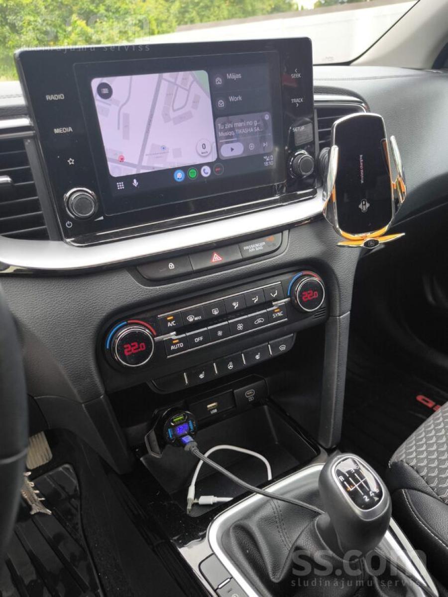 Grey Kia Ceed 2023 in Riga, with an engine capacity of 1.50 L and mileage of 66 thousand km for 15500 €, photo 6 on AUTOMOTO.COM.LV