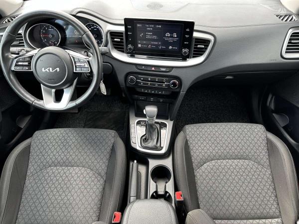 Grey Kia Ceed 2023 in Vilnius, with an engine capacity of 1.50 L and mileage of 80 thousand km for 16500 €, photo 3 on AUTOMOTO.COM.LV