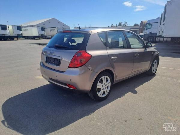 Kia Ceed 2007 Klaipėda, ar dzinēja tilpumu 1.60 L un nobraukumu 357 tūkst. km par 1950 €, foto 7 vietnē AUTOMOTO.COM.LV