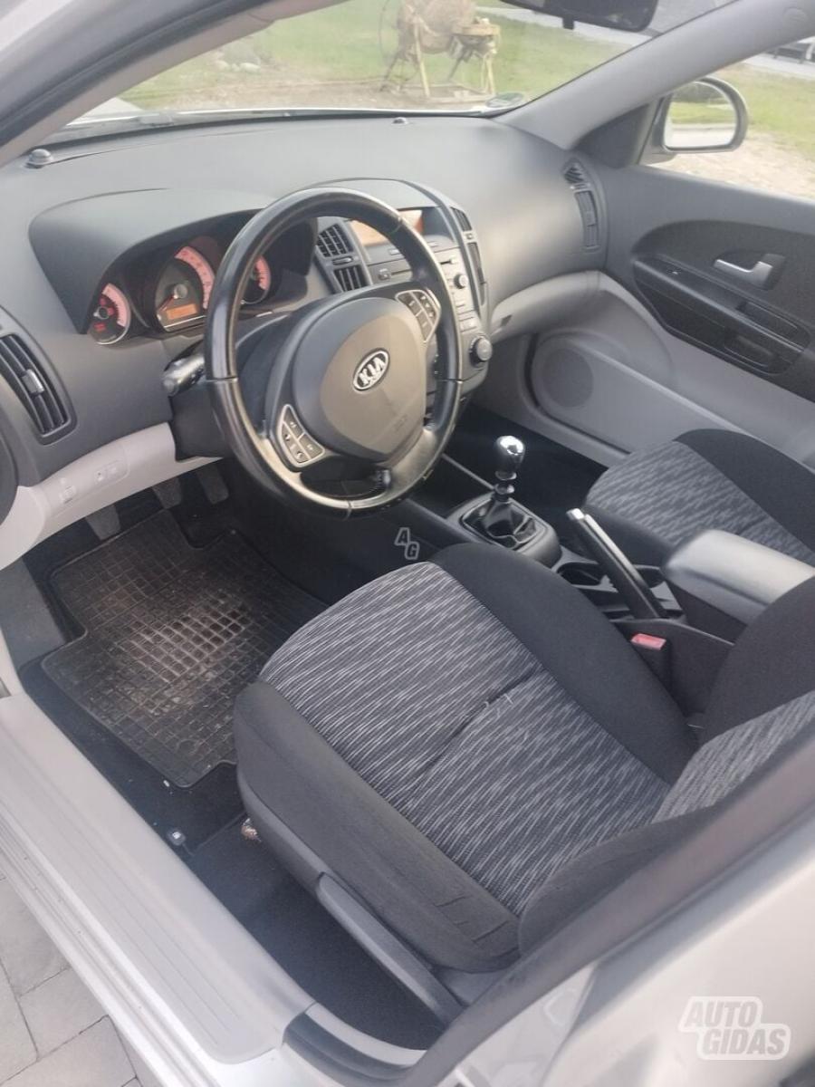 Kia Ceed 2007 in Druskininkai, with an engine capacity of 1.60 L and mileage of 275 thousand km for 1650 €, photo 10 on AUTOMOTO.COM.LV