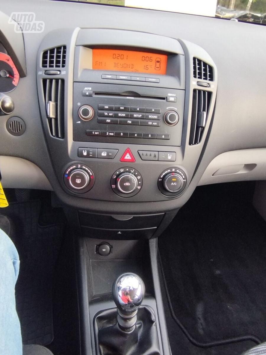 Kia Ceed 2007 in Druskininkai, with an engine capacity of 1.60 L and mileage of 275 thousand km for 1650 €, photo 15 on AUTOMOTO.COM.LV