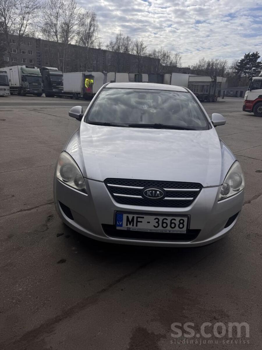 Kia Ceed 2007 in Riga, with an engine capacity of 1.60 L and mileage of 281 thousand km for 1250 €, photo 3 on AUTOMOTO.COM.LV