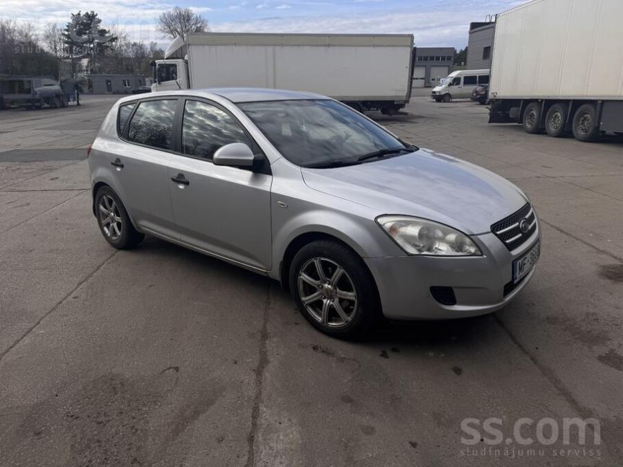 Kia Ceed 2007 in Riga, with an engine capacity of 1.60 L and mileage of 281 thousand km for 1250 €, photo 4 on AUTOMOTO.COM.LV